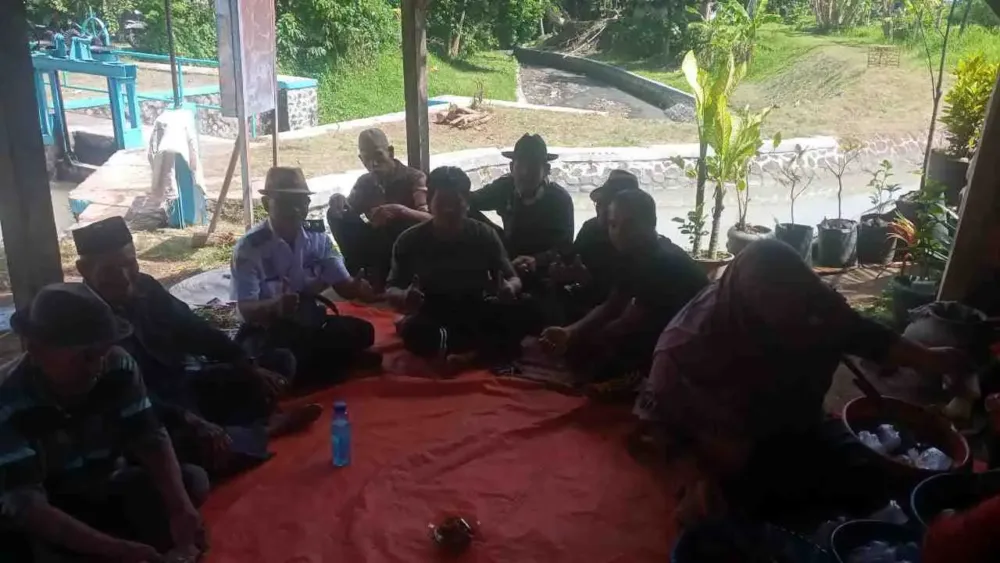 Kades Majasari Hadiri Ritual Adat Mapag Cai di Pintu Air Kali Cigarok ...